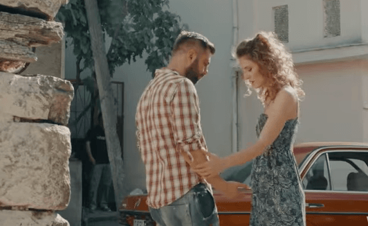 Klajdi Haruni publikon projektin “Vallja e Verës” (Video) - Telegrafi - Telegrafi