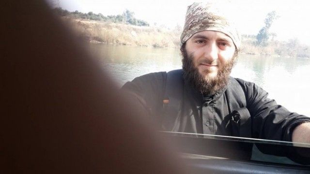 ISIS Kosovar, in a luxury jeep through Syria (Video) - Telegrafi ...