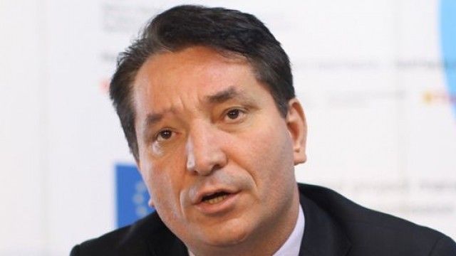 Lekaj: Enver Hasani po gabon keq - Telegrafi - Telegrafi