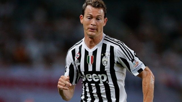 Chelsea afër Lichtsteinerit - Telegrafi - Telegrafi