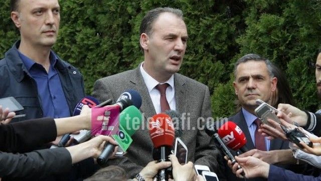 Limaj: Gjuha e përdorur nga “dy kryeministrat”, gjuhë e dhunës dhe ...