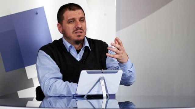 Lirohen imamët Enis Rama dhe Ekrem Avdiu - Telegrafi - Telegrafi