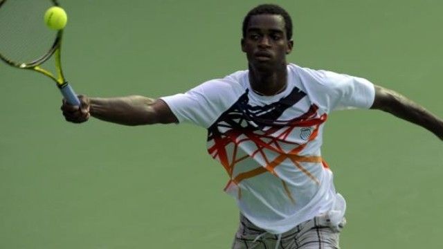 Lojtari i tenisit nervozohet, godet ndihmësen e fushës (Video ...