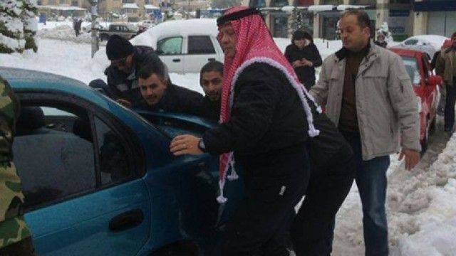 Modest King: Pushes cars and distributes aid (Photo/Video) - Telegraph ...