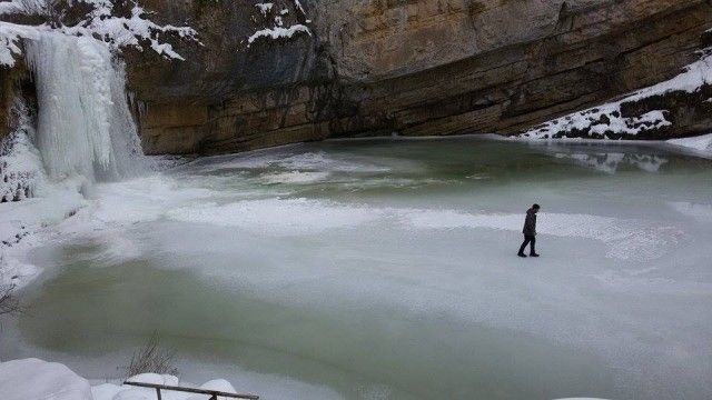 Ngrin Ujëvara e Mirushës, kthehet në pistë akulli (Foto) - Telegrafi ...
