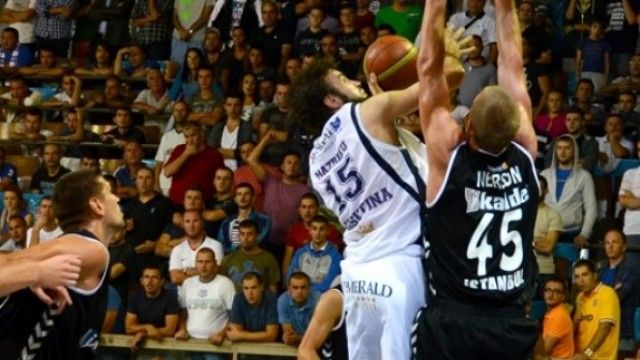 Prishtina premton fitore, “Plisat” spektakël - Telegrafi - Telegrafi