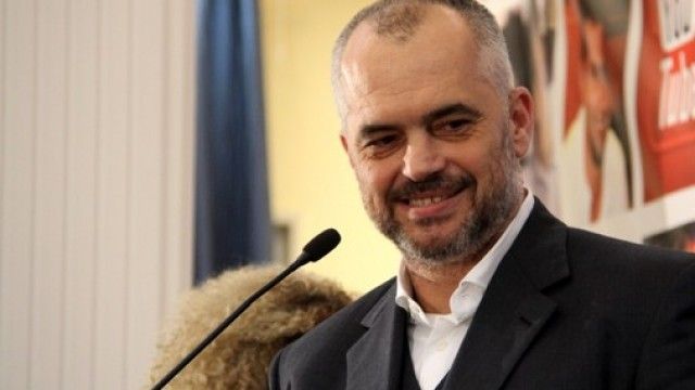 Rama në Vlorë: Besojmë në forcën e femrës - Telegrafi - Telegrafi