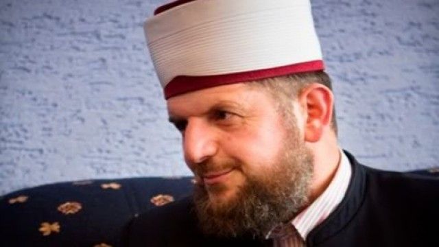Shefqet Krasniqi në mbrojtje Lutfi Hazirit, për shaminë - Telegrafi ...