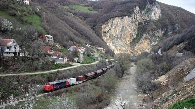 The collapse in Hani e Elez: The soil endangers the railway - Telegraph ...