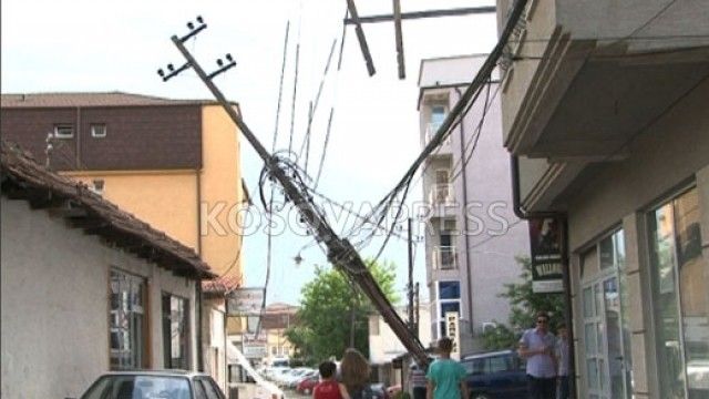 Shtylla elektrike rrezikon banorët - Telegrafi - Telegrafi