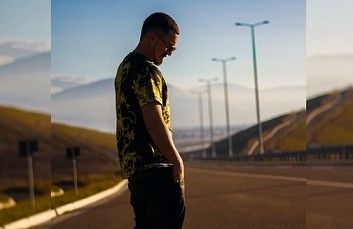 Skivi waits for the right moment (Photo) - Telegrafi - Telegrafi