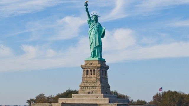 Statuja e Lirisë rihapet për vizitorë - Telegrafi - Telegrafi