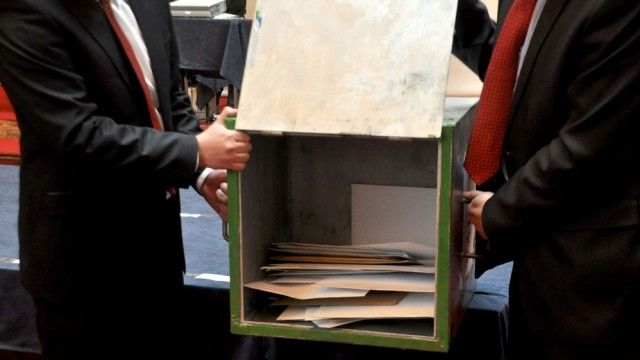 Sulmohen ofertuesit, pezullohet shitja e tokave - Telegrafi - Telegrafi