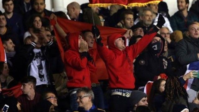 Valle e flamuj shqiptarë në ndeshje në NBA (Foto) - Telegrafi - Telegrafi