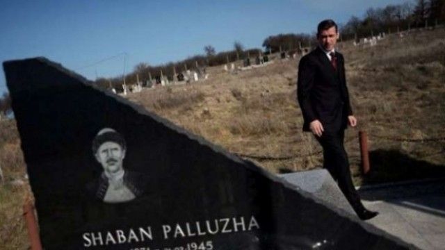 Veseli pays respects to the grave of Shaban Polluzha - Telegraph ...