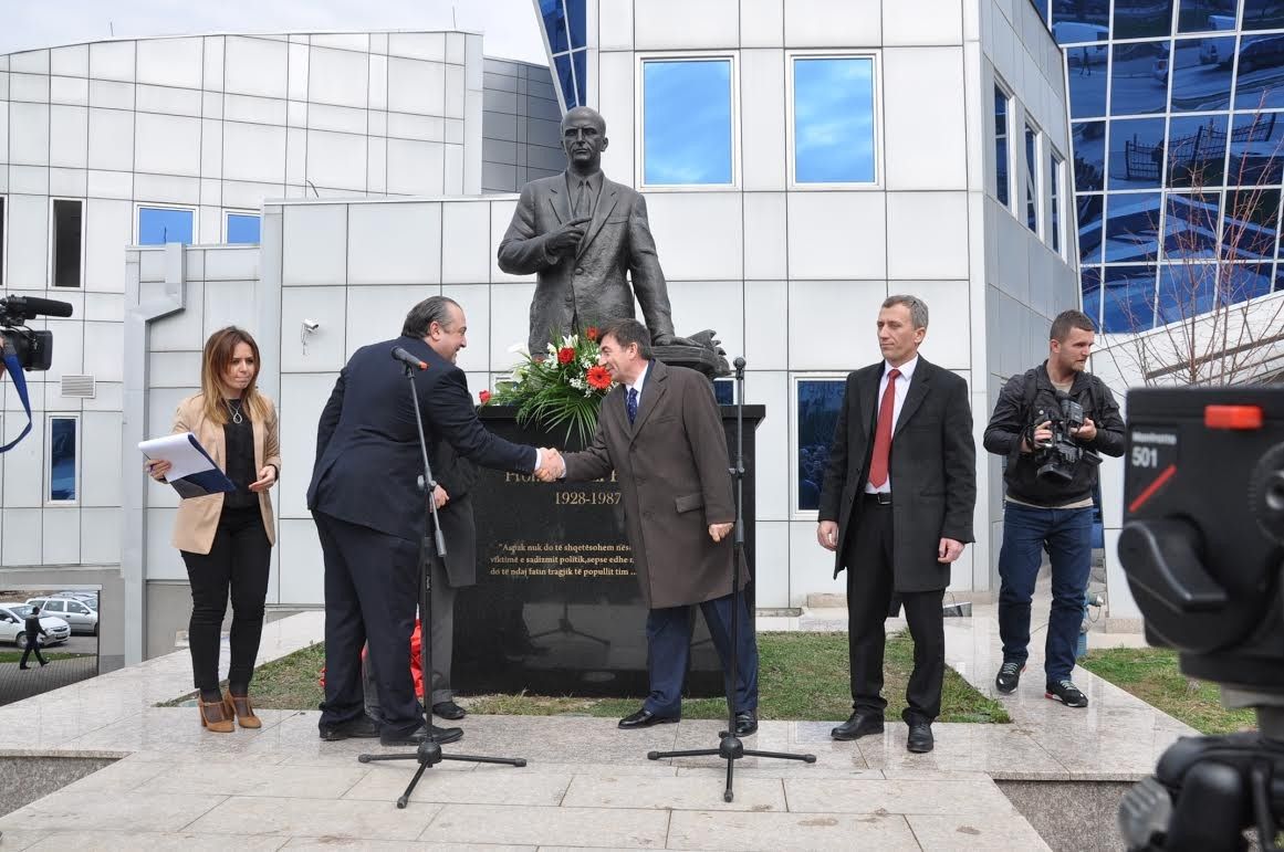 The statue of the historian Ali Hadri is unveiled in the UP complex ...