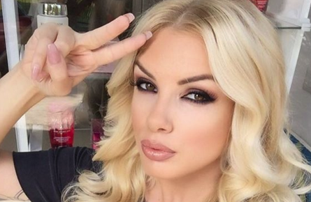 Viola discovers and hides her lover (Photo) - Telegraph - Telegraph