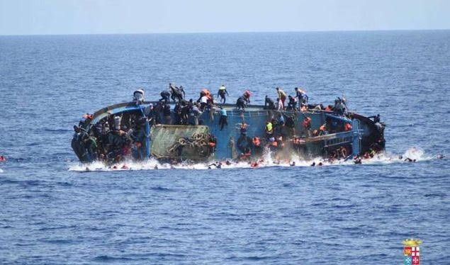 Italy, at least 30 dead after the sinking of a ship with migrants ...