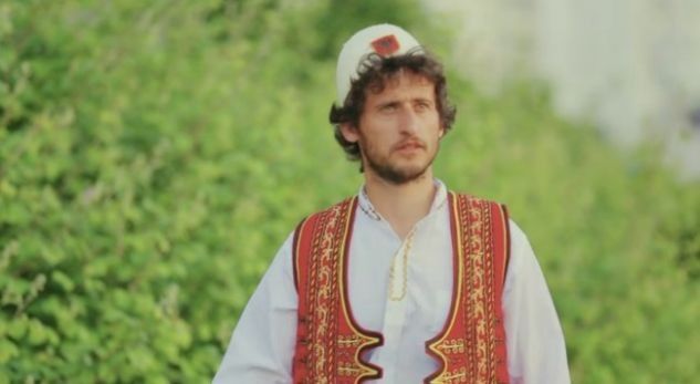 Kastriot Tusha sings to Ballisti (Video) - Telegraph - Telegraph