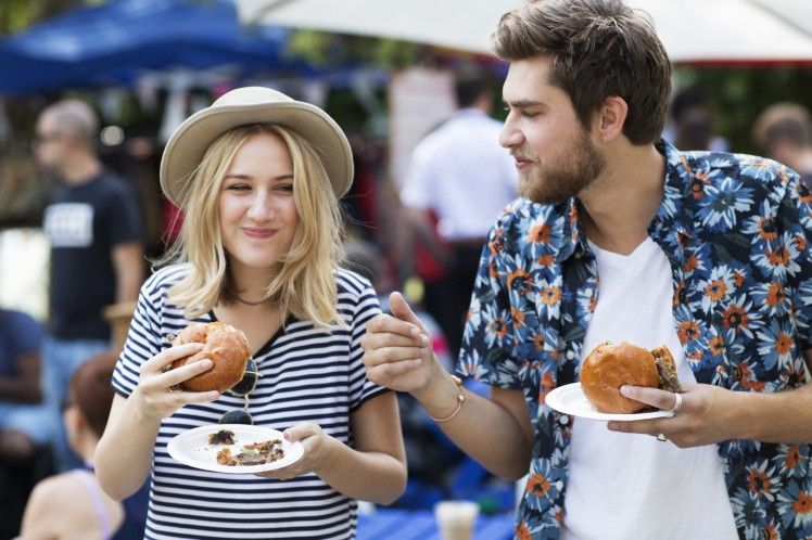 Study: Couples who "get fat" together end up happy together ...