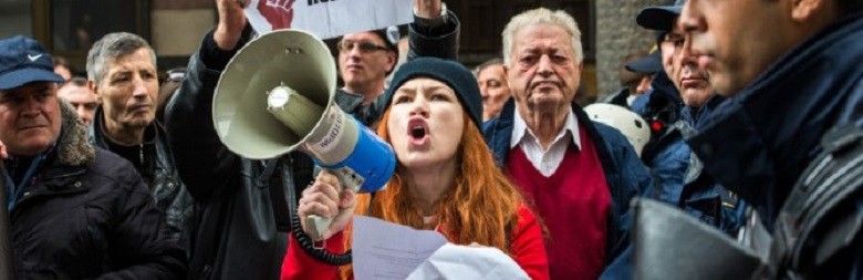 Activists of the "Laraman Revolution" are accompanied by the police ...