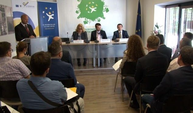 The services sector, the only sector with a positive trade balance ...