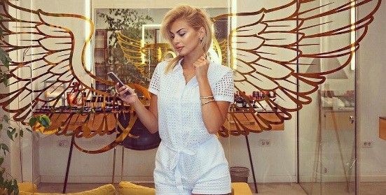 Luana Vjollca 'sings' to Adem Jashari (Photo/Video) - Telegraph - Telegraph