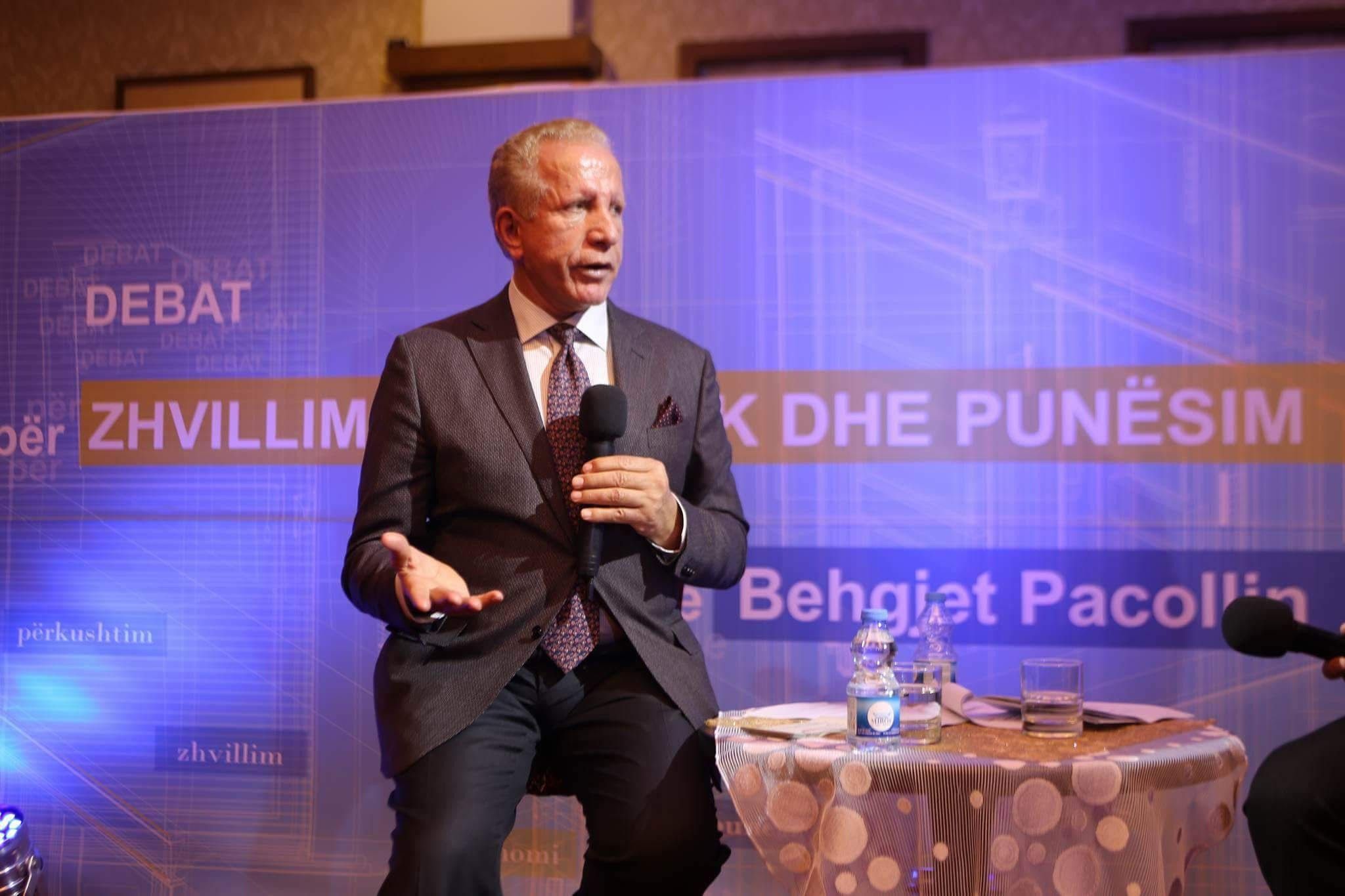 Pacolli debated with a citizen in the American model (Photo ...