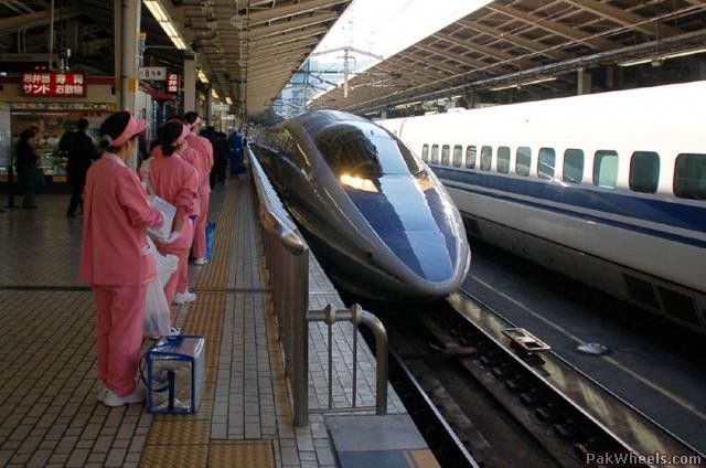 Express cleaning, Japanese trains become "sparkly" for 7 minutes (Video ...