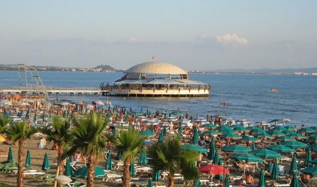 Turizmi në Shqipëri ende patriotik - Telegrafi - Telegrafi