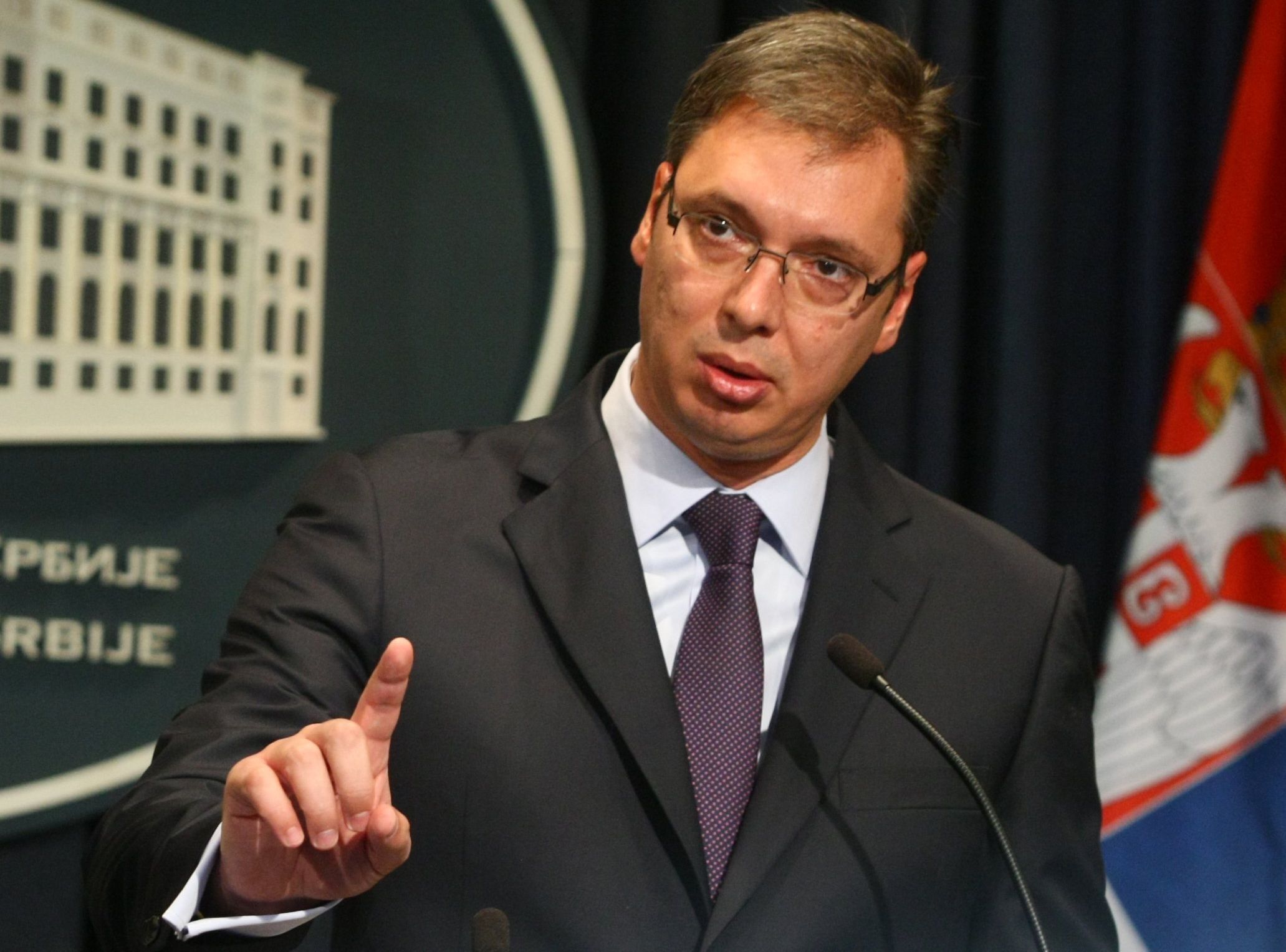 Watch how Vucic loses his temper when asked about Trepça (Video ...