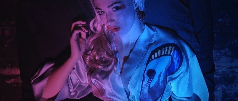 Premierë: Evi Reçi publikon projektin e veçantë "In my room" (Video ...