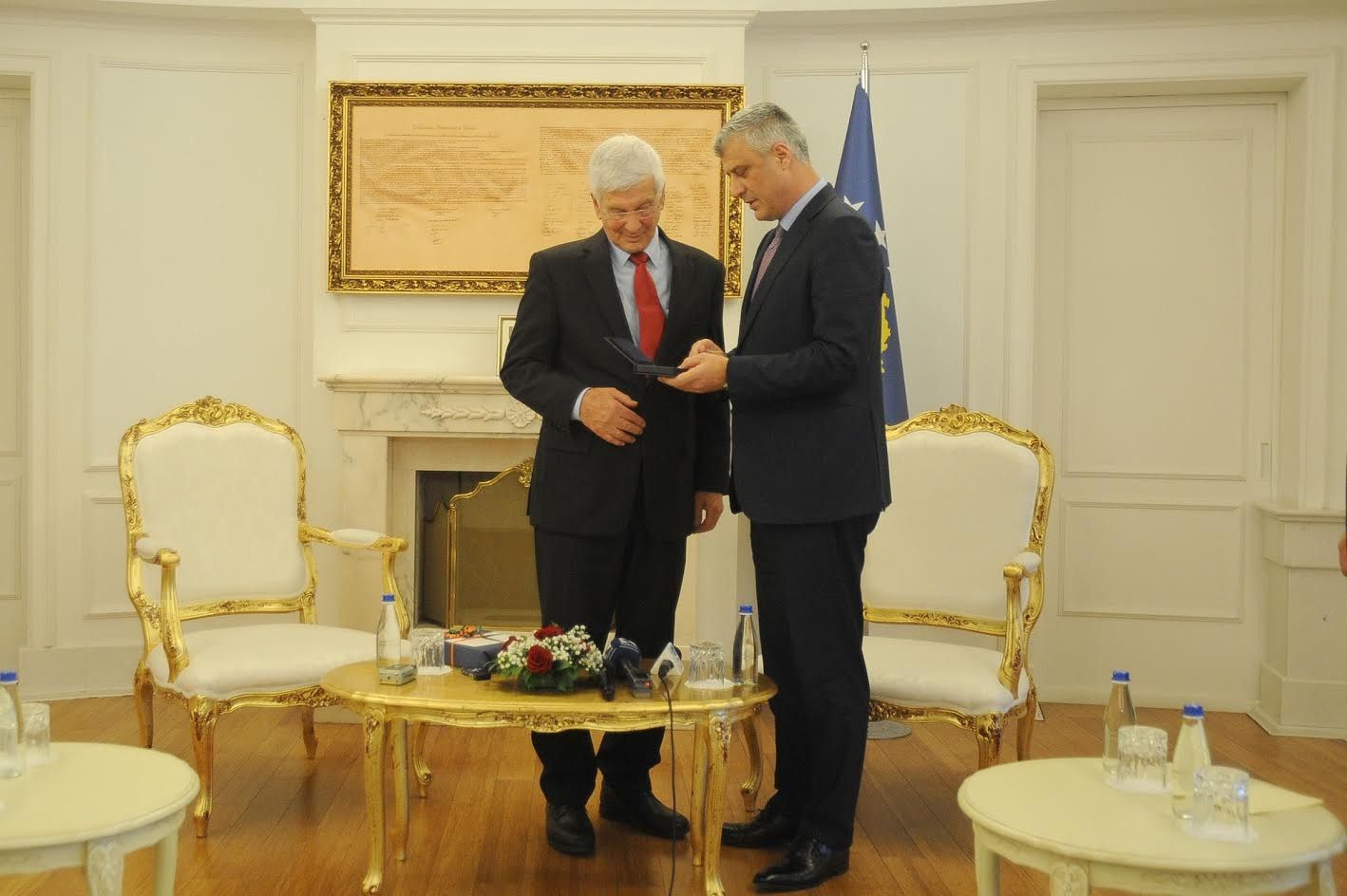 Thaçi decorated General Reinhardt with the Military Medal for Service ...