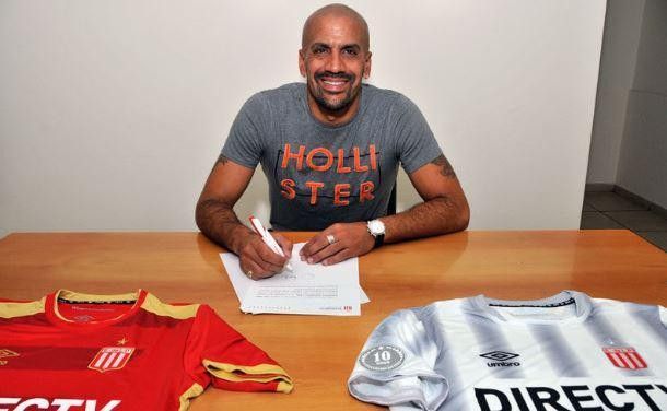 Official: Veron returns to football at the age of 41 - Telegraph ...