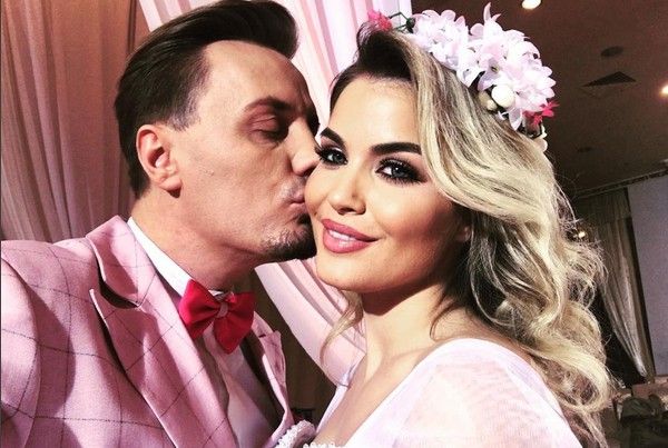 Afrona Dika celebrates her birthday with 100 flowers from Blero (Photo ...