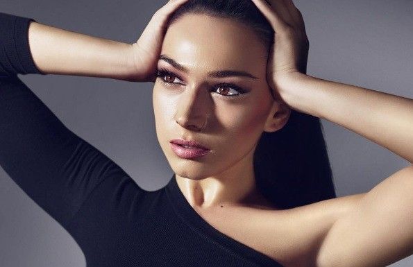 Jonida Vokshi presents her better half (Photo) - Telegrafi - Telegrafi