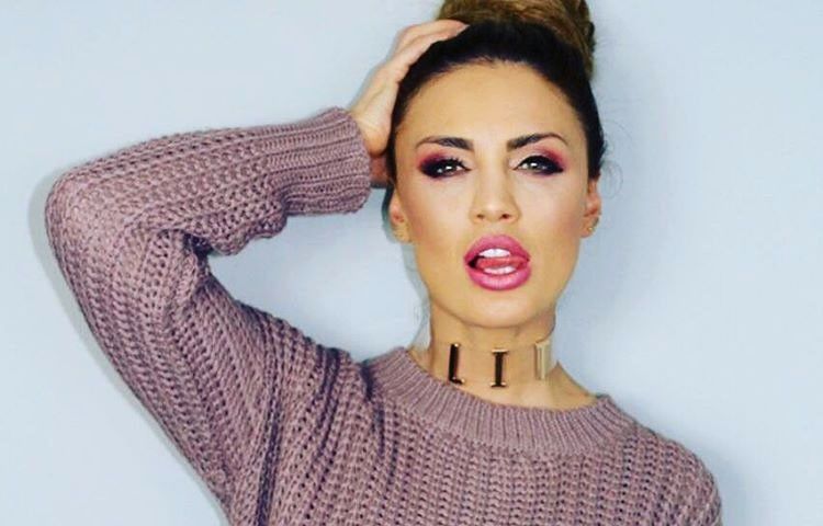 Genta exposes her chest in the new set (Video) - Telegrafi - Telegrafi