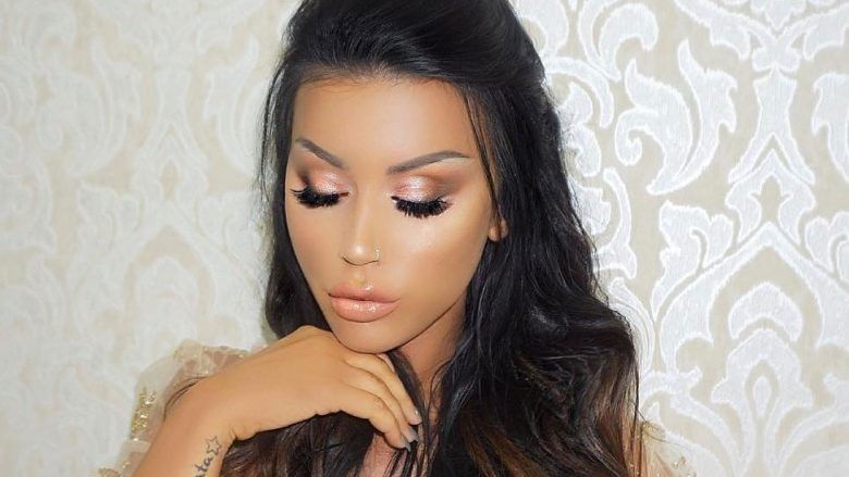 Singer Fibi goes to Elbasan for the national team match, on the way she ...