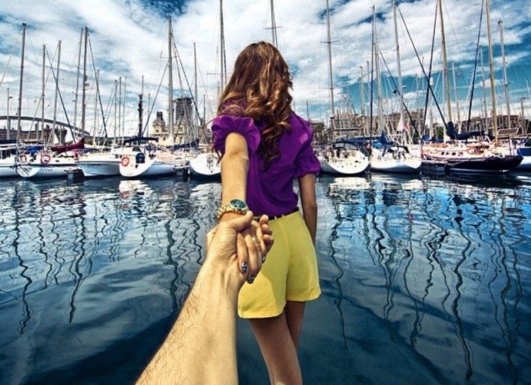 Goodbye "Follow me..." pose, this is the newest trend of couple photos ...