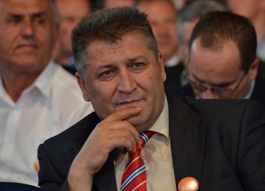 “Nuk i paska pi tabletat”- zyrtari i Nismës i reagon Ramabajës pasi tha ...