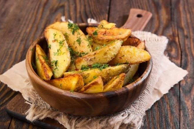 Një propozim për darkë: Racion i shijshëm me patate të reja - Telegrafi ...