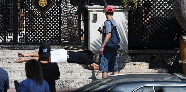 The scene of the brutal murder of Gianni Versace, part of "American ...