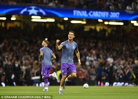 Final Cardiff 2017, both teams warm up before the match (Photo ...
