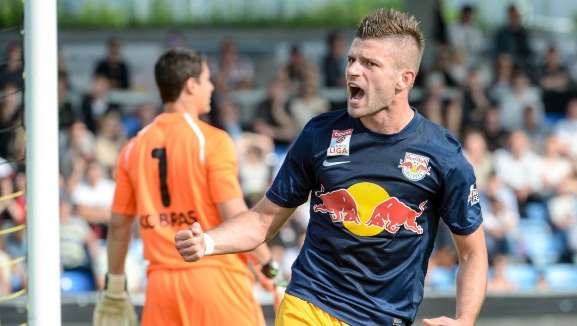 Valon Berisha scores a goal and receives red in the Champions League ...