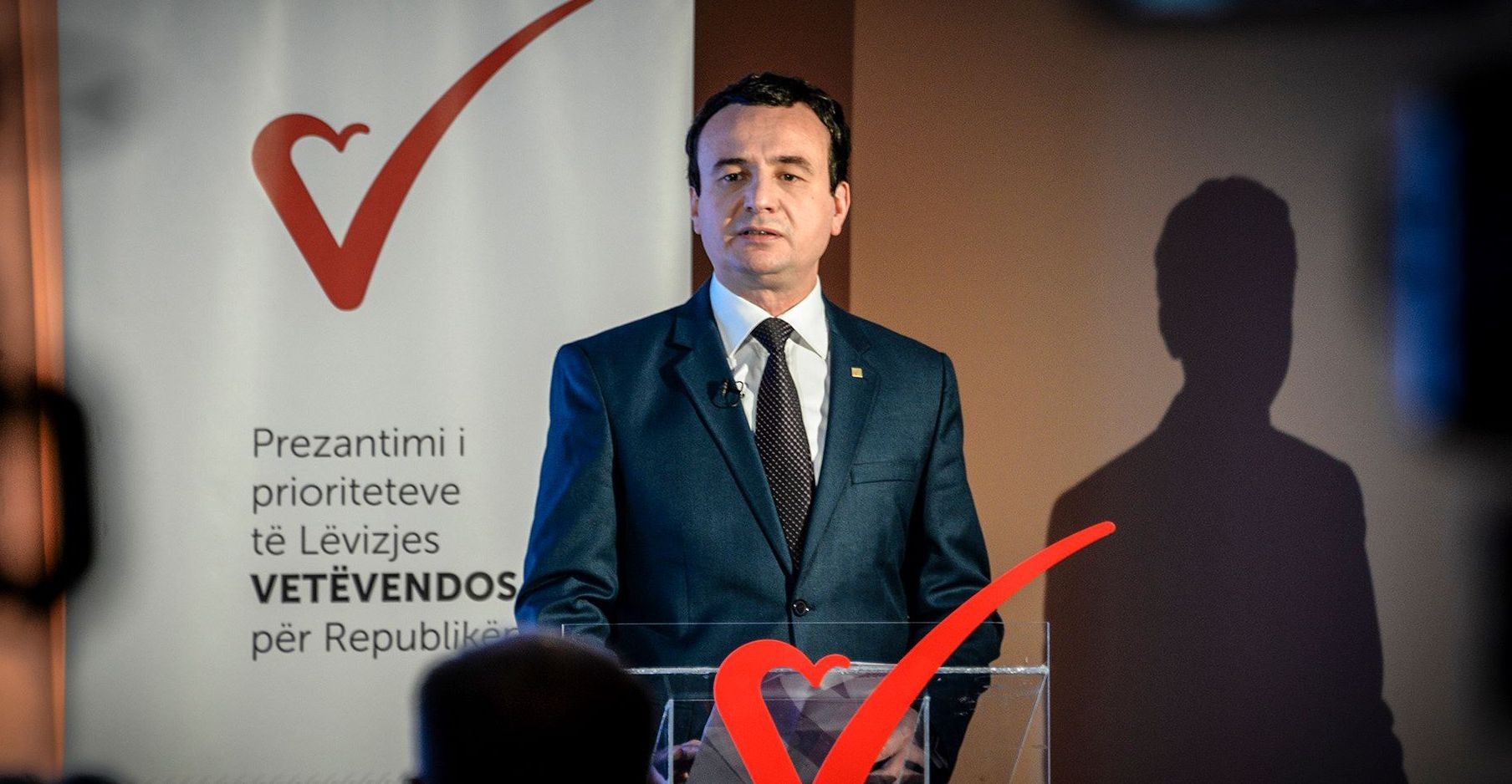 Pacolli: Albin Kurti nuk është 'baba' i Vetëvendosjes (Video ...