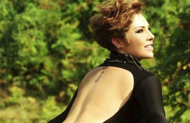 Ingrit Gjoni rikthehet joshëse, sonte publikon këngën e re (Foto ...