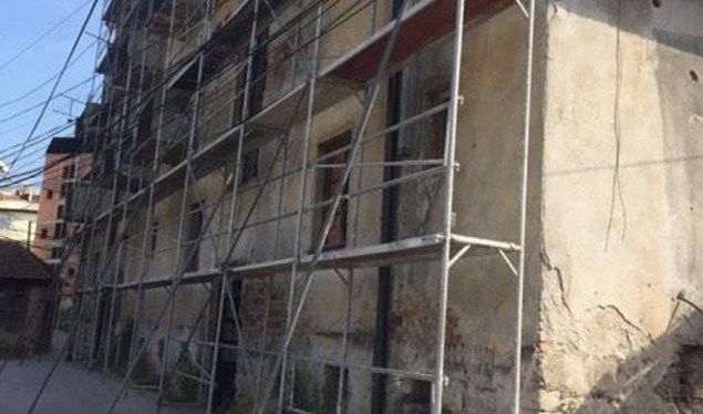 The works for the facade of the collective building in Rahovec begin ...