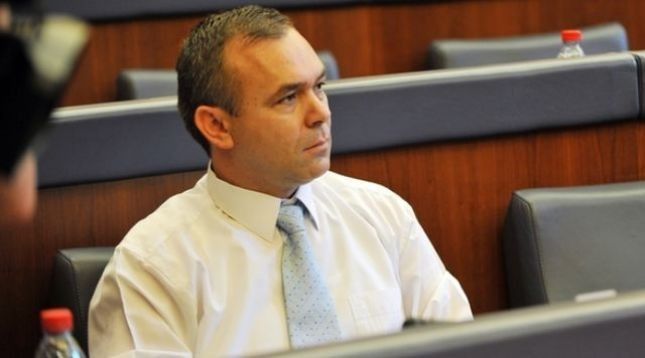 Rexhep Selimi siguron mandatin e deputetit (Foto) - Telegrafi - Telegrafi