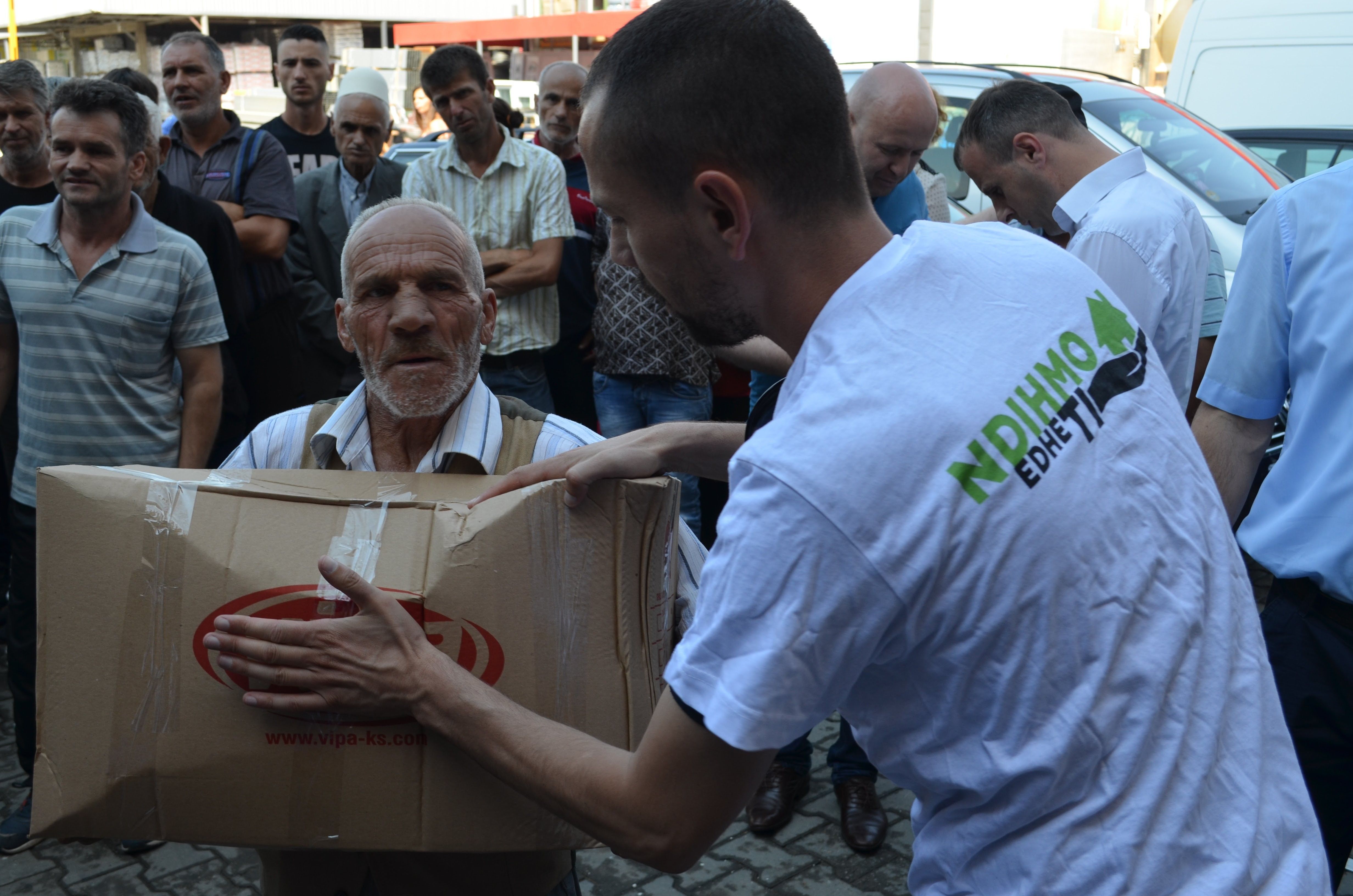 Expatriates Halim and Robert Hoti distributed 350 food packages to ...