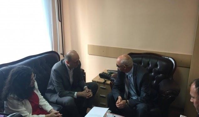 Ymeri promises support for the blind - Telegrafi - Telegrafi